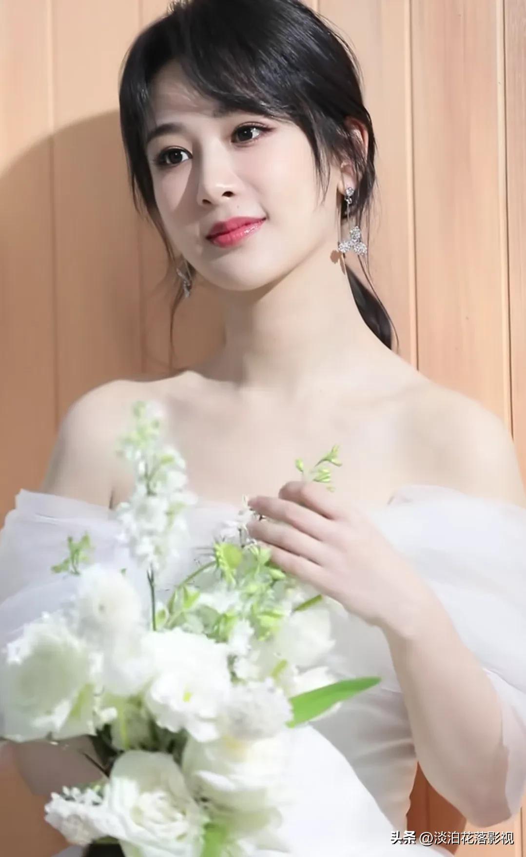 Celebrities send out candy collectively, romantically "520" - iNEWS