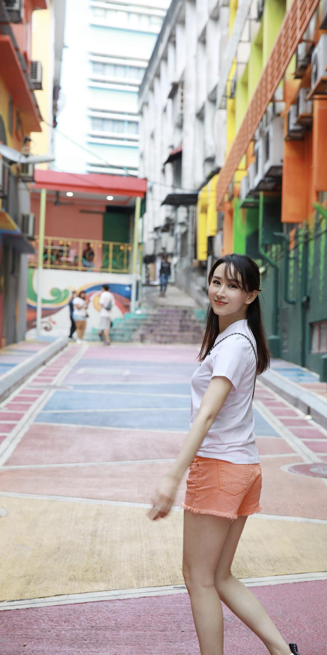 Jing Hu - the beauty of intellectual style - iNEWS