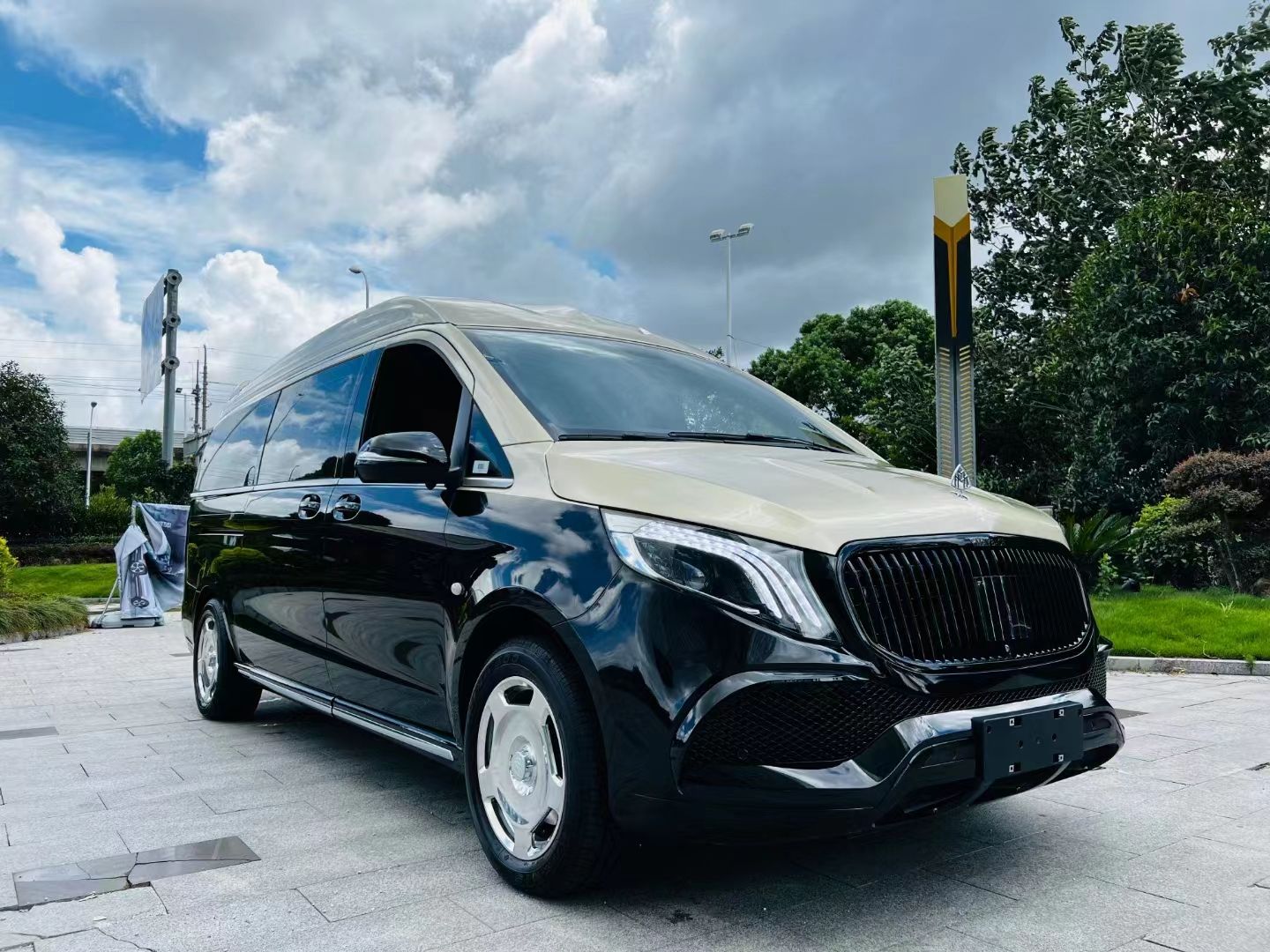 Can you believe it?This Maybach VS680L is only 780,000 yuan, let's take ...