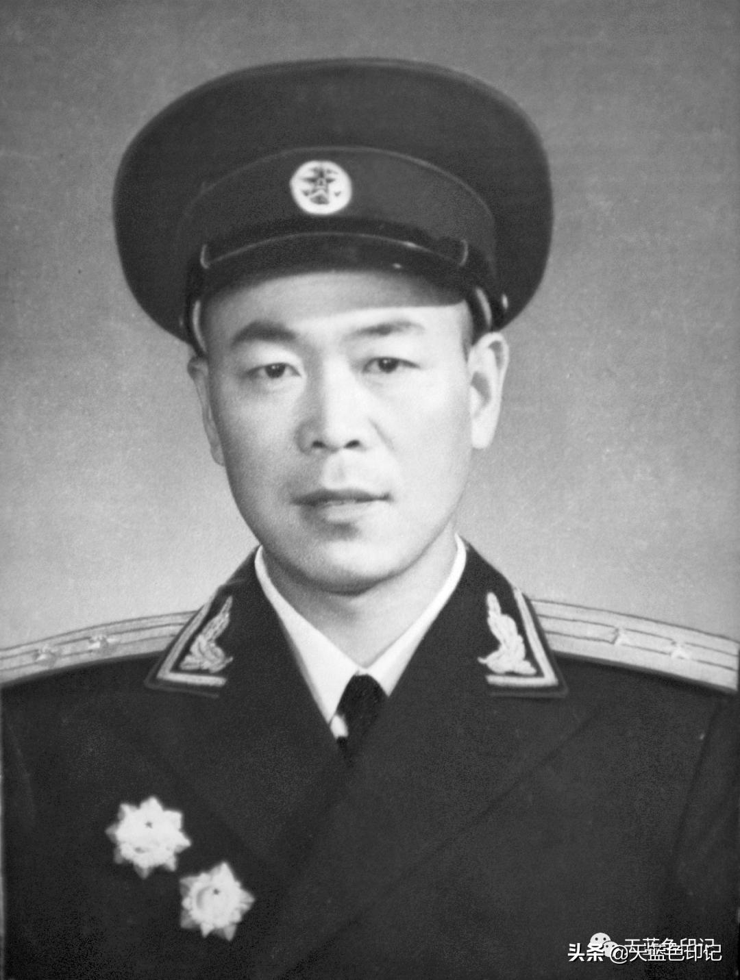 Yue Zhenhua: Take down a plane and add a "bean" - iNEWS