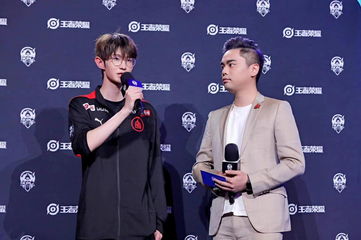 AG淘汰在即，月光冷嘲：笑影Dgc、張角Cat都暴揍AG，該啊澤今嶼了 - 頭條匯