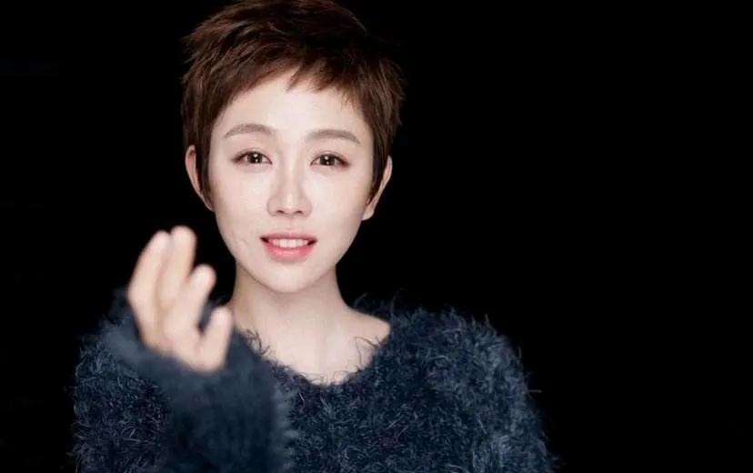 Jiang Yan: Snake waist, long legs, devil figure and beautiful cook ...