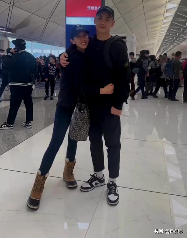 Liang Jingqi and his wife rarely left their sons to go skiing and ...