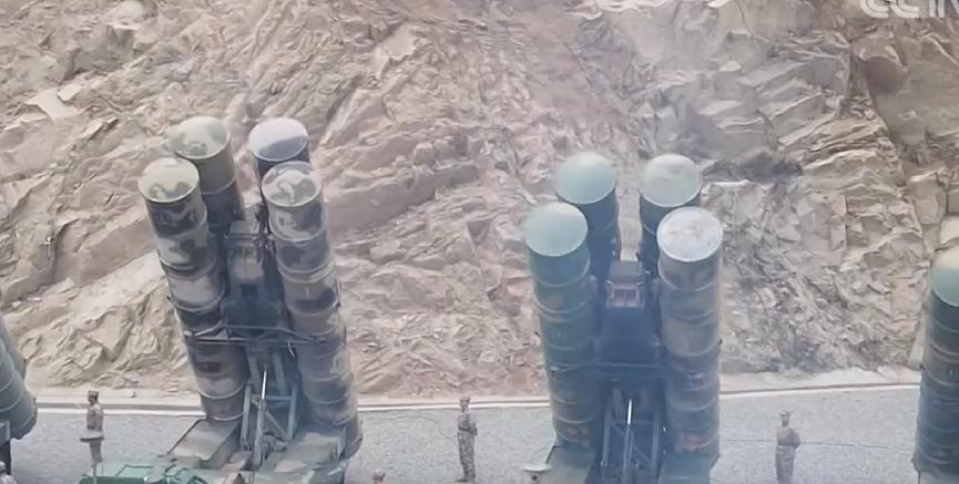 Four S300 launch vehicles are erected on the East China Sea, which can ...