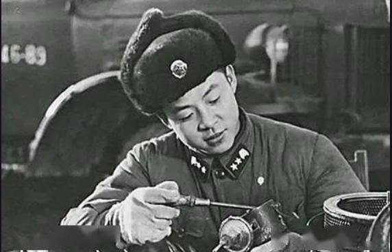 Learn from Lei Feng's good example - serve the people and look forward ...