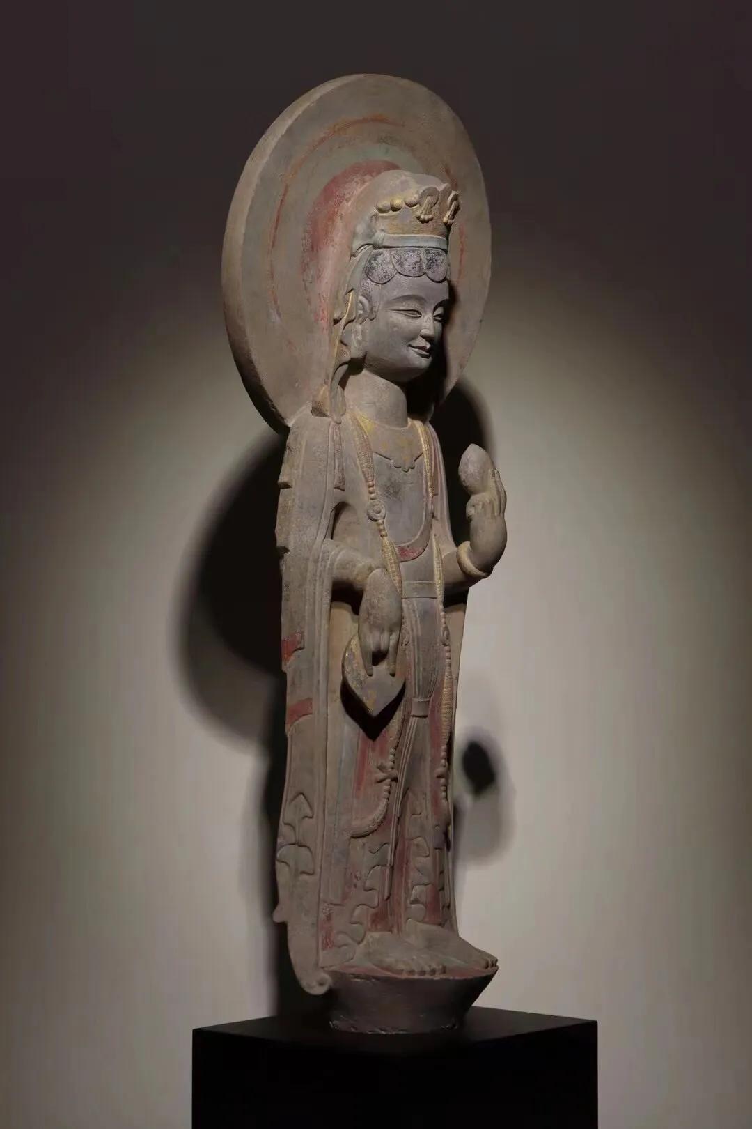 Backlit Bodhisattva Statue in Qingzhou, Wei Dynasty, 108cm high - iNEWS