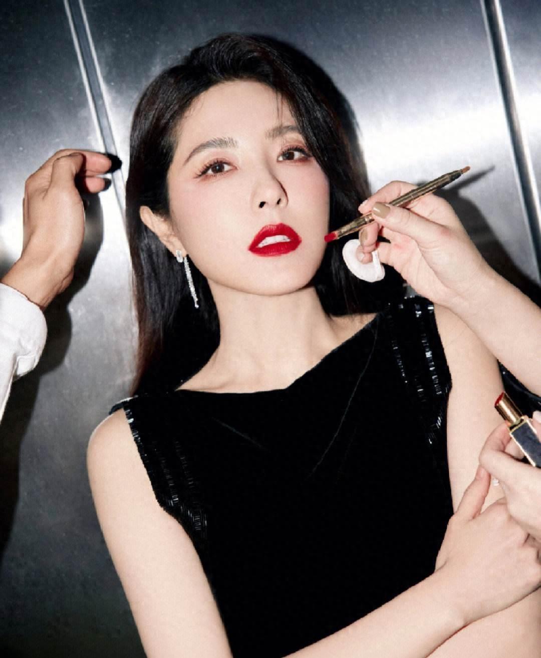 Actor Zeng Li: Known as a once-in-two-hundred-year beauty, she is still ...