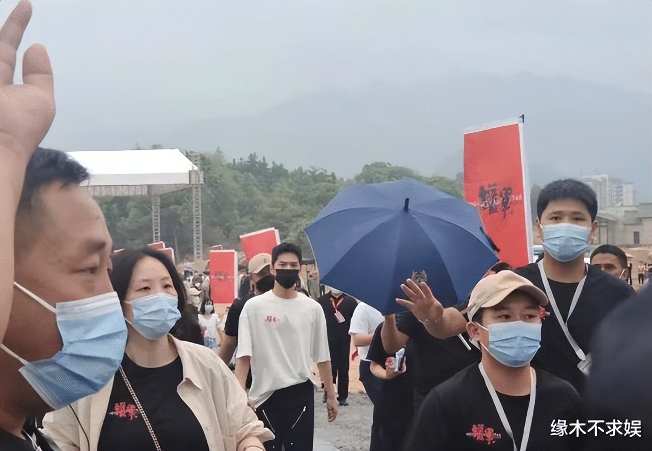 Yang Yang's new film Reuters picture, 180cm tall is very tall, the eyes ...