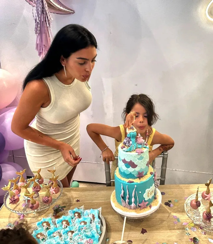 Ronaldo celebrates the birthday of the twins, his girlfriend Georgina ...