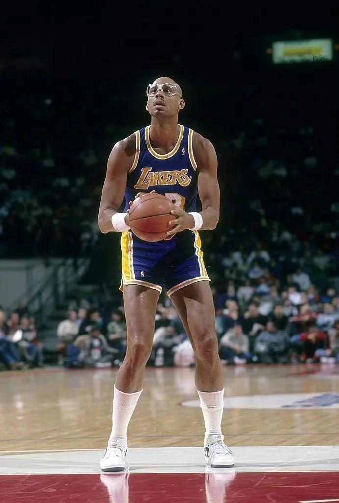 Can Stephen Curry Become a Top Ten Goaltender in NBA History? - iNEWS