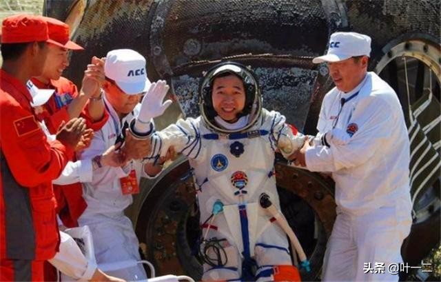 Astronaut Jing Haipeng: He has been in space three times, received his ...