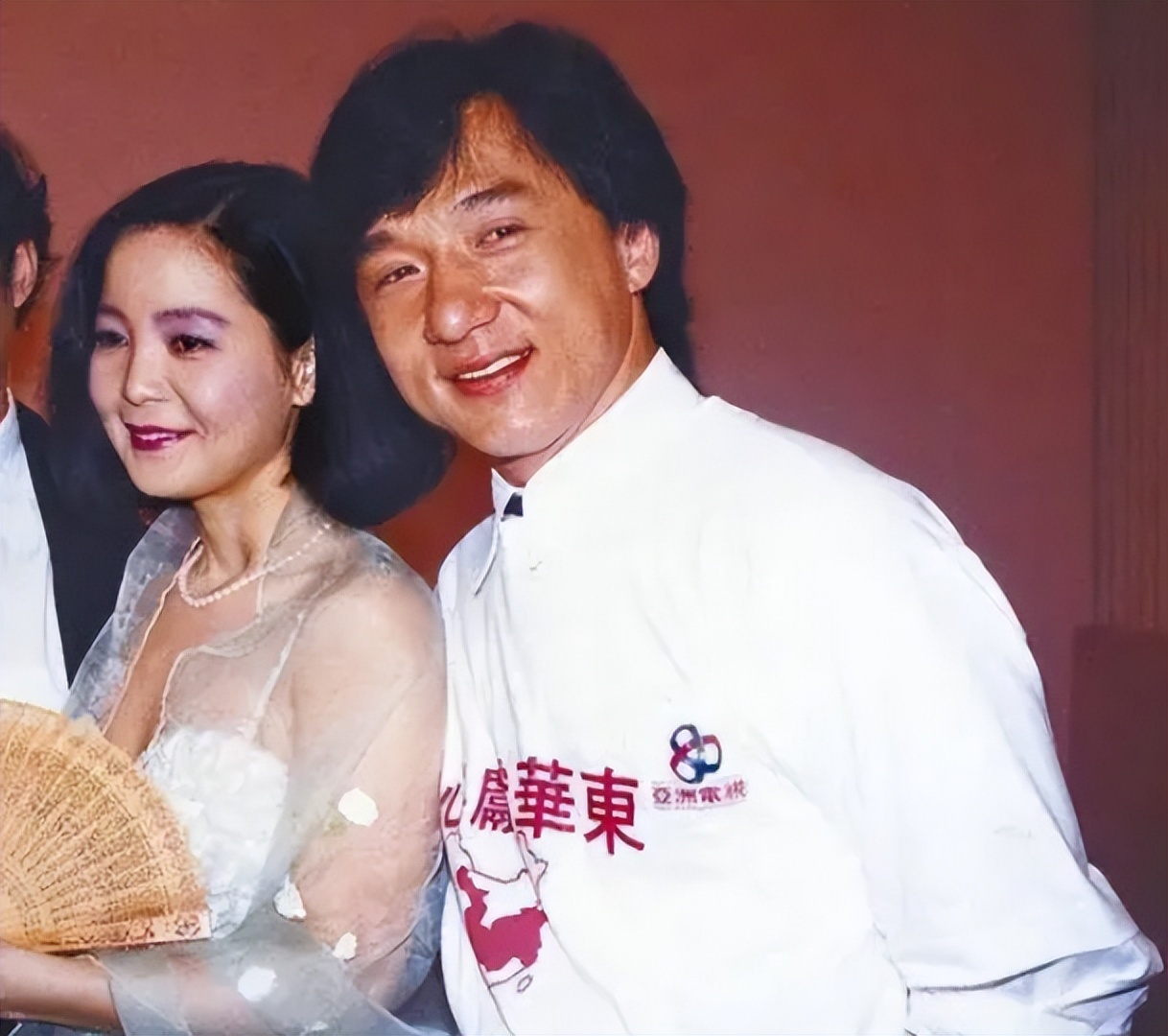 Jackie Chan's wife Lin Fengjiao: When she was young, she was as ...