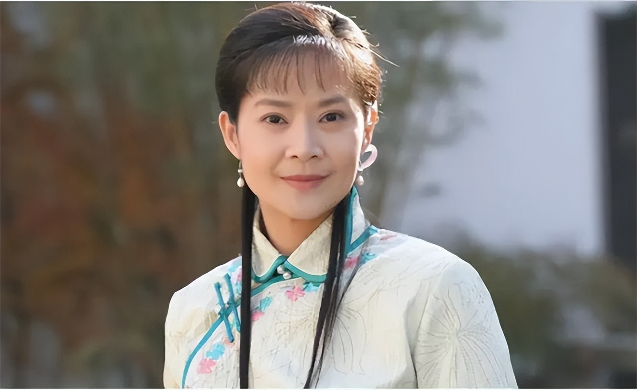 A recent photo of 59-year-old Wanjun Yu Xiaofan, her husband is tall ...