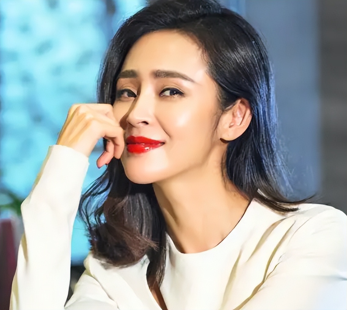 There is a kind of "plastic surgery" called Yu Mingjia getting married, her husband Hu Jun has ...