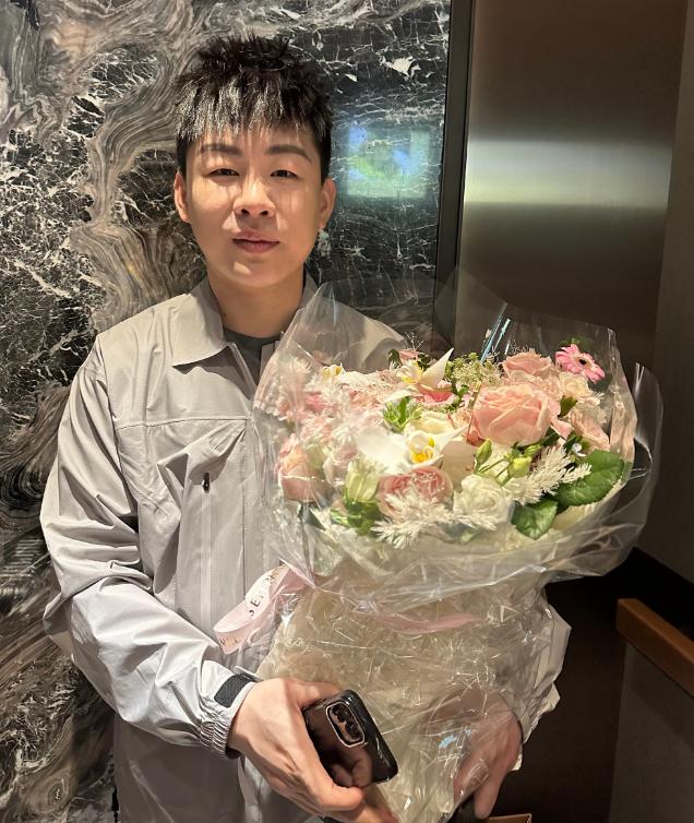 Hu Yanbin's new love affair exposed? Close interaction with the mysterious girl, netizen: just a ...