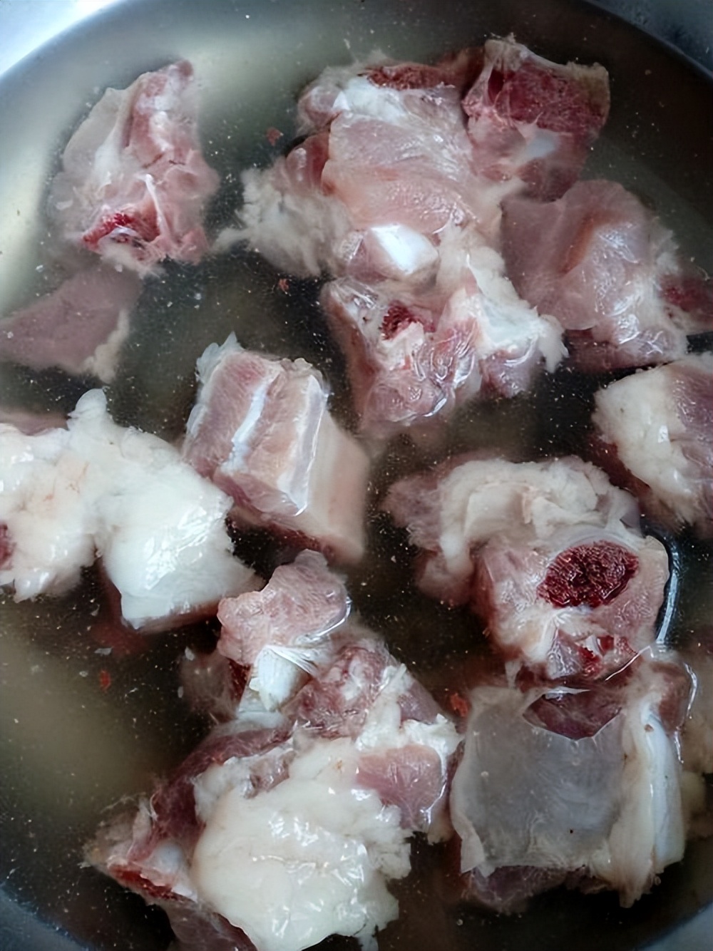 When cleaning ribs, it is wrong to only soak them in clean water. I ...