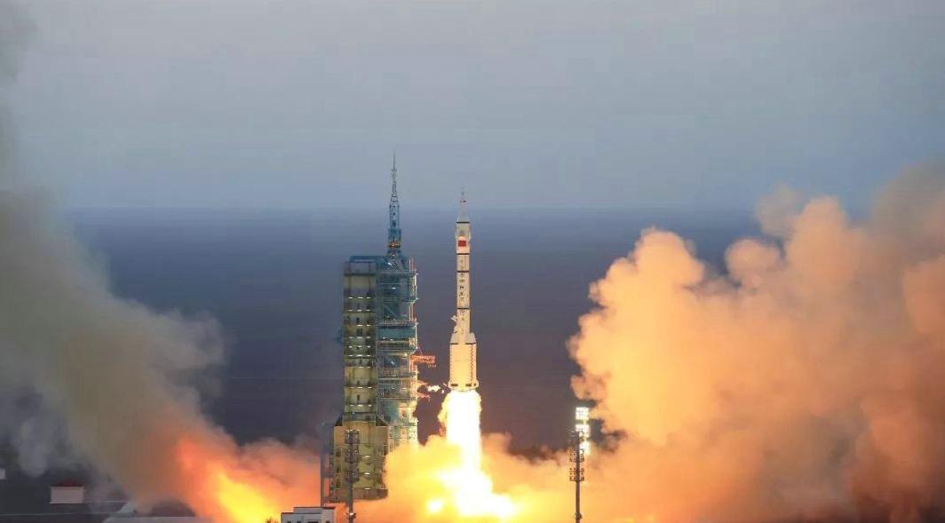 Yang Liwei heard a mysterious knock on the door in outer space, and the ...