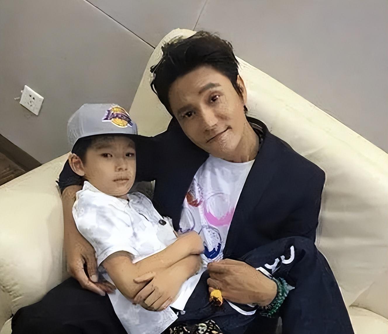 Chen Kun's 21-year-old son shows off Rolls-Royce! The appearance of the ...