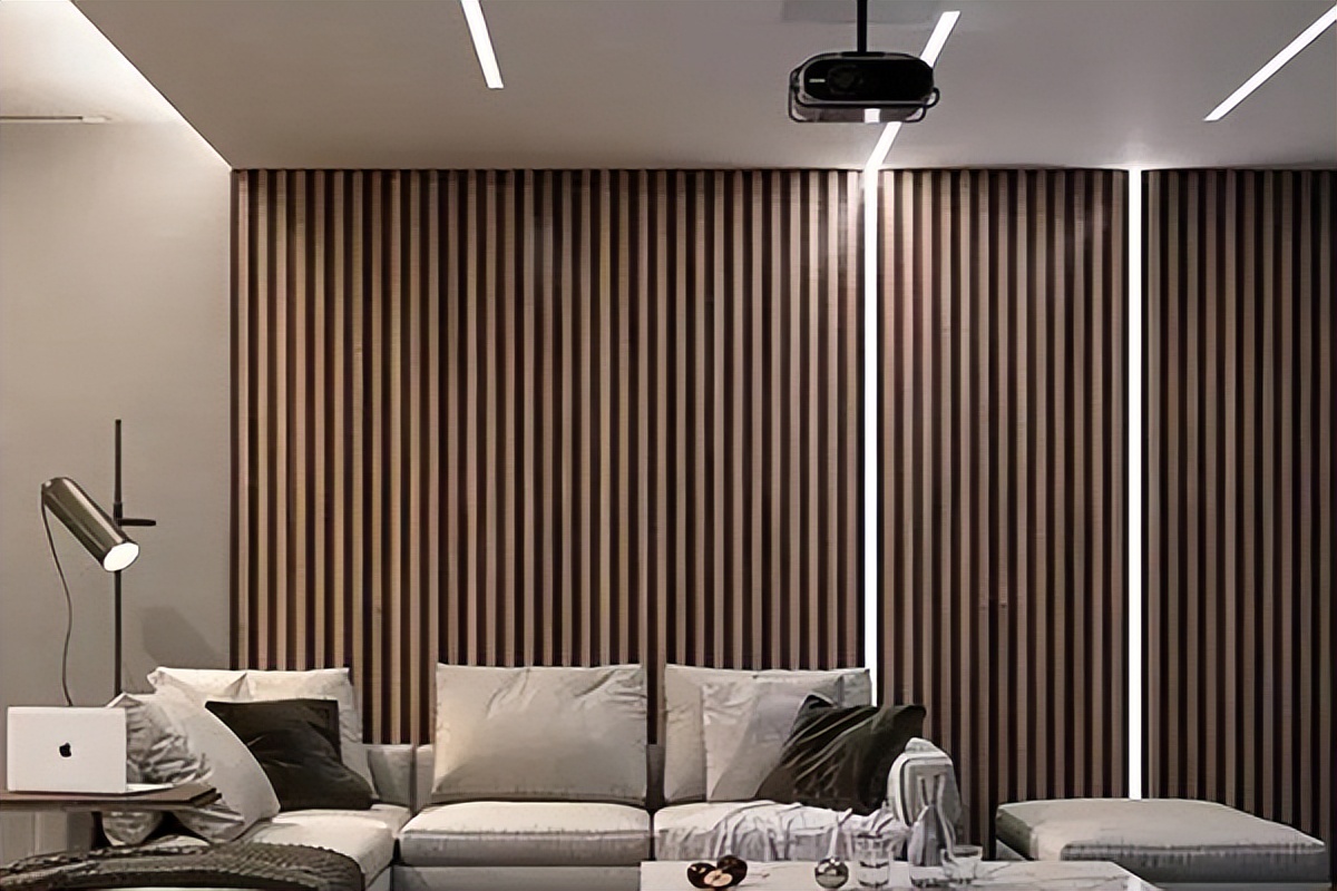 Which is better without main light or with main light - iNEWS