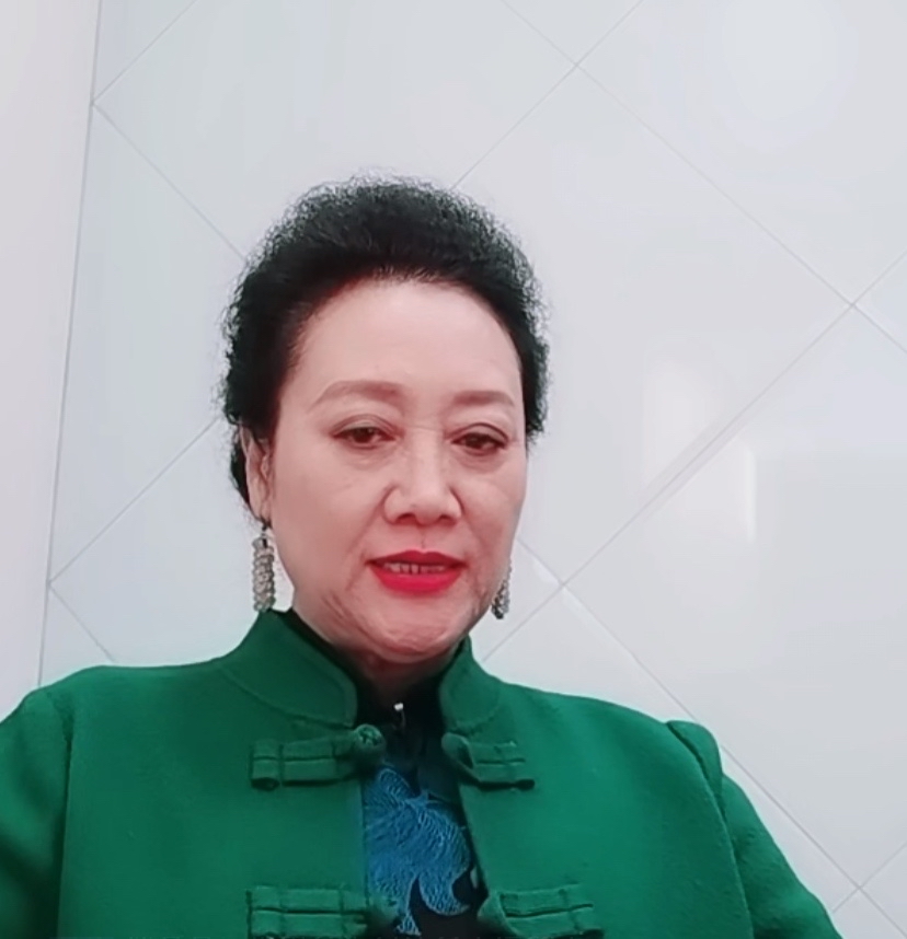 Wang Liyun's live broadcast is very popular, and she is praised by netizens as being pretty and ...