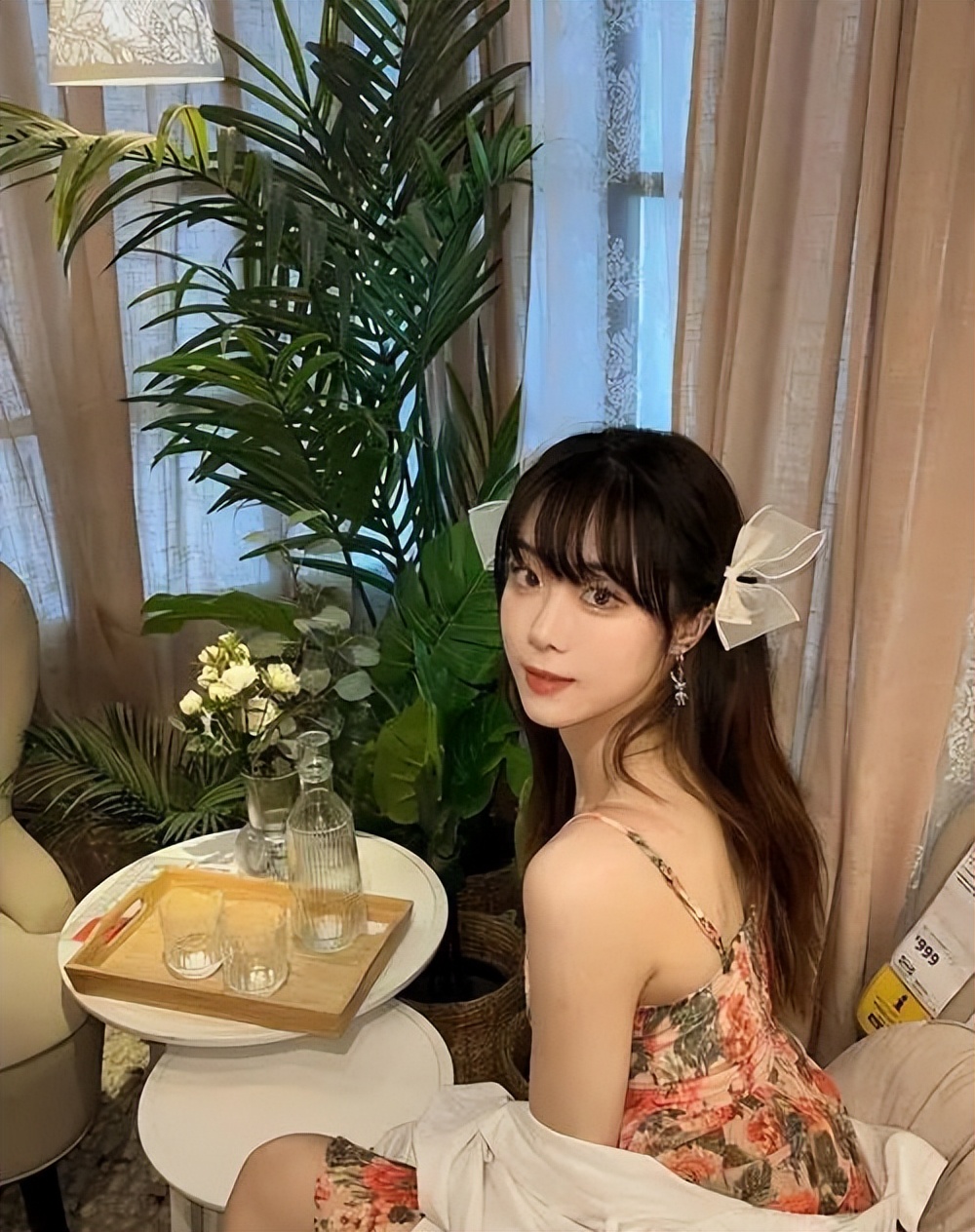 Siba Culture fired Zhu Liwei, took a video of her roommate taking a shower for her boyfriend ...