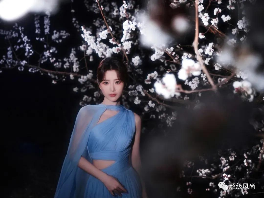 Mao Xiaotong's elegant and intellectual blue dress - iNEWS