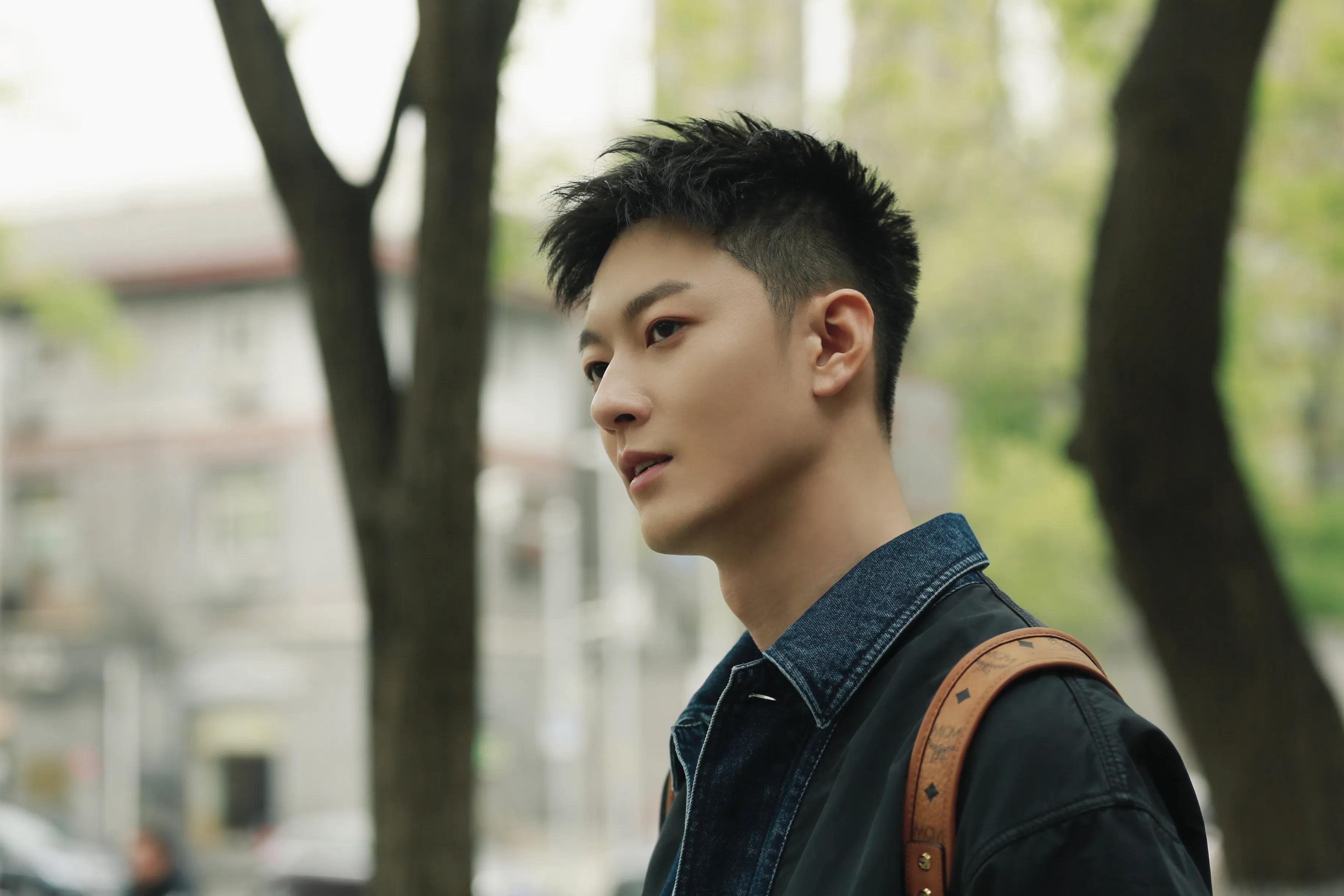 "Come for You Back to the Light" is released on the street of Zhang ...