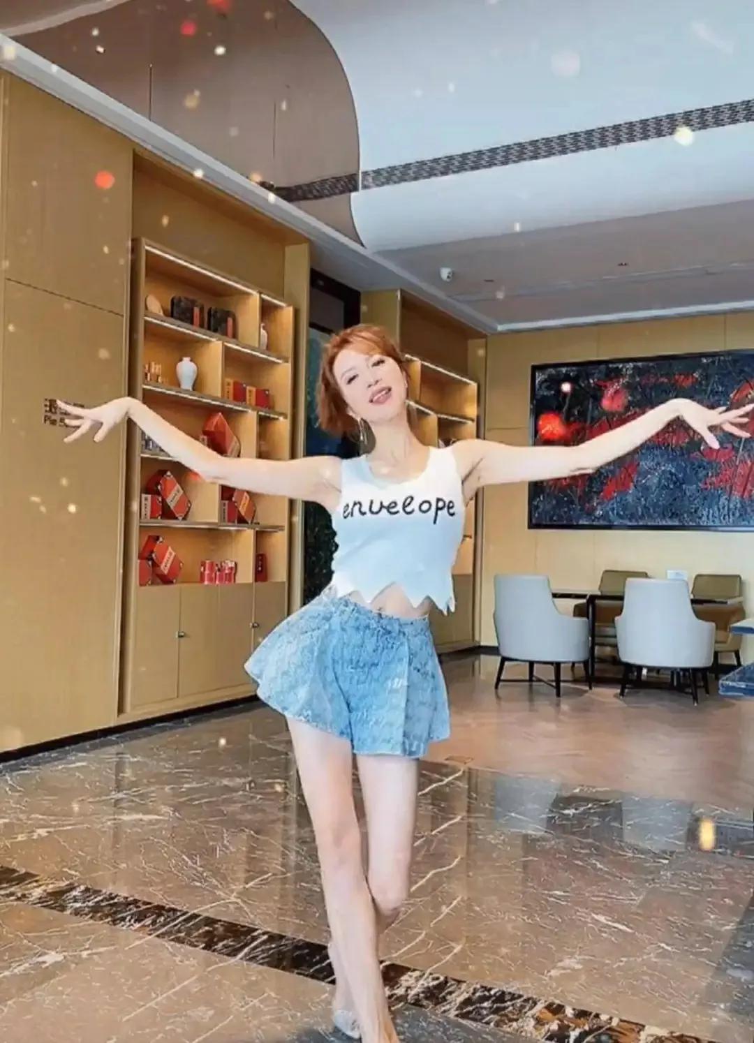 A wealthy businessman takes care of a junior?Jiang Shuying was also ...