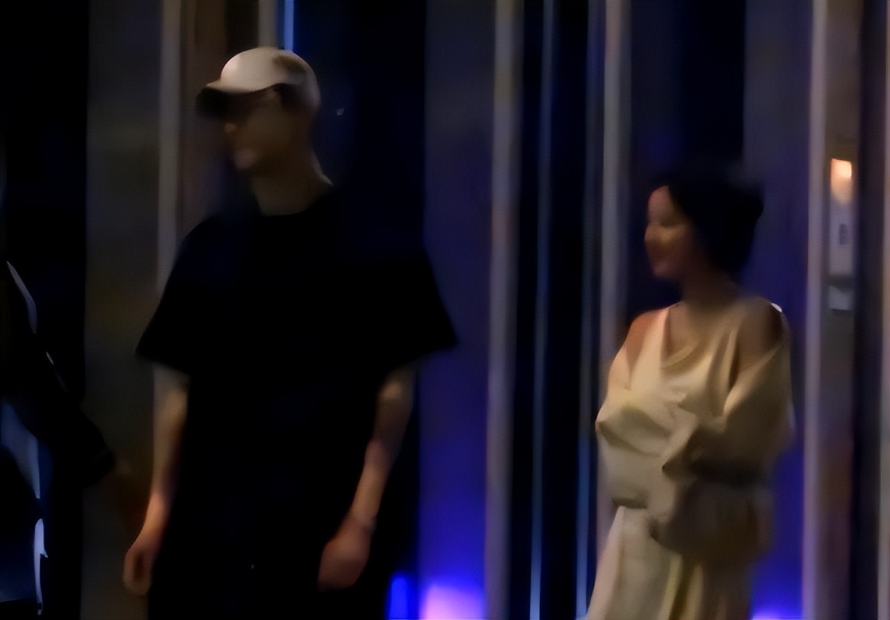 Zhang Han and Gao Wenjun were secretly photographed at a party and were ...