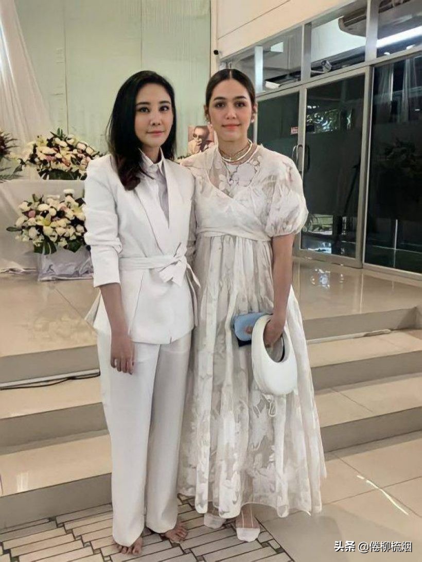 Anna helped clarify that Chompoo didn't attend Tangmo's funeral because ...