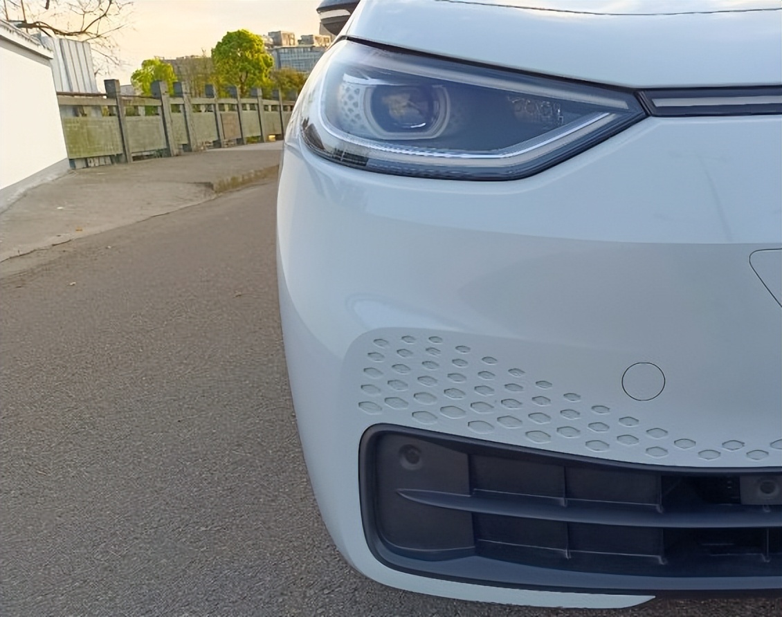 Ultra-long wheelbase, rare rear-mounted rear-drive in its class, what ...