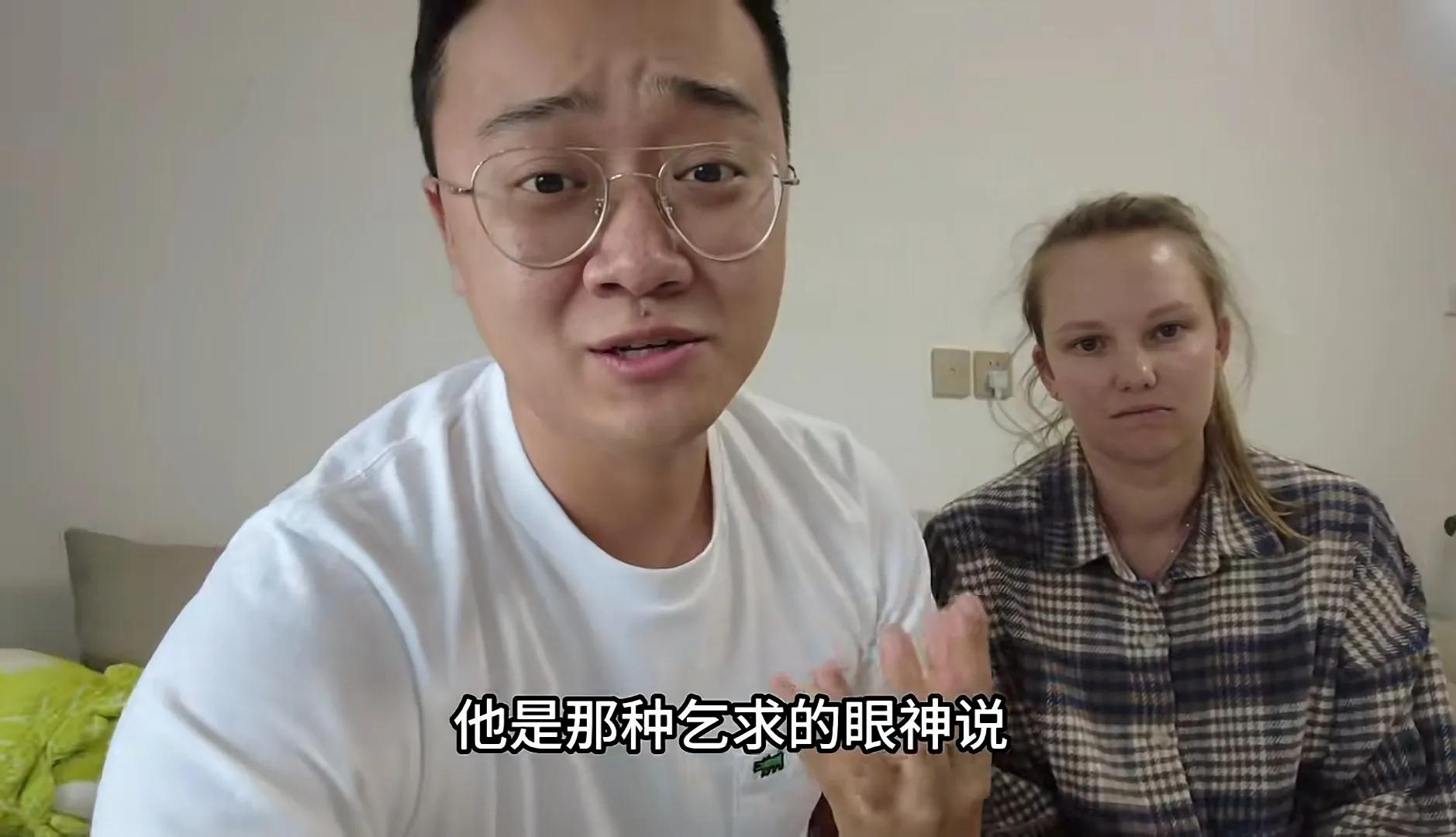Yunfei and Zhenya's father in Ukraine hoped for a pair of pillows that ...