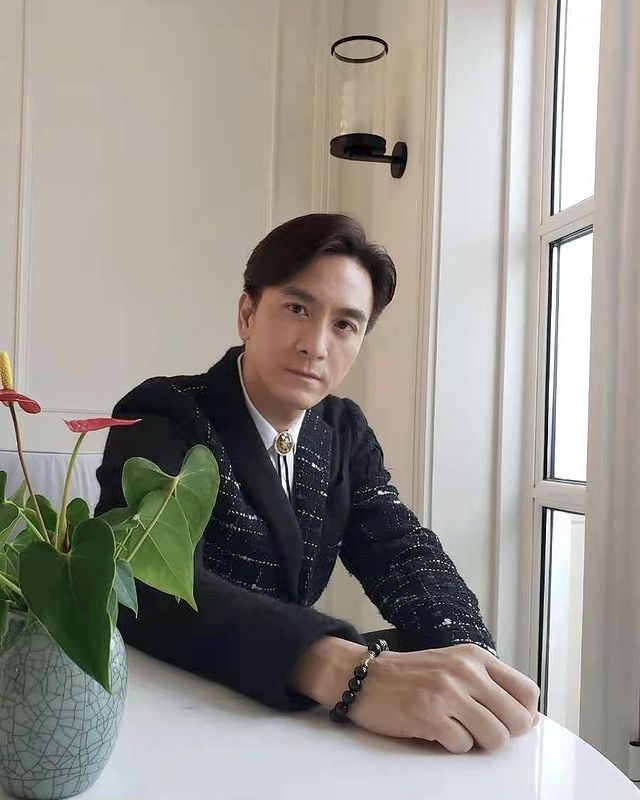 Tang Luowen and Ma Guoming flashed, drove a luxury yacht to sea, and ...