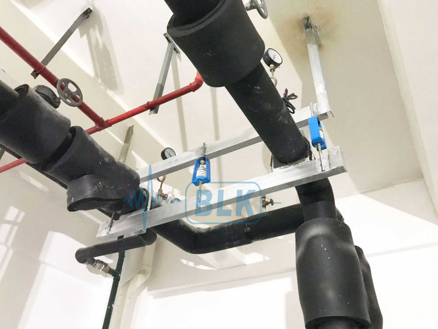 Pipeline suspension type shock absorber installation example - iNEWS