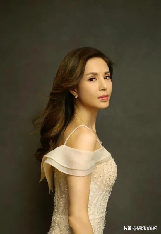 Share pictures, the goddess of temperament Li Ruotong - iNEWS