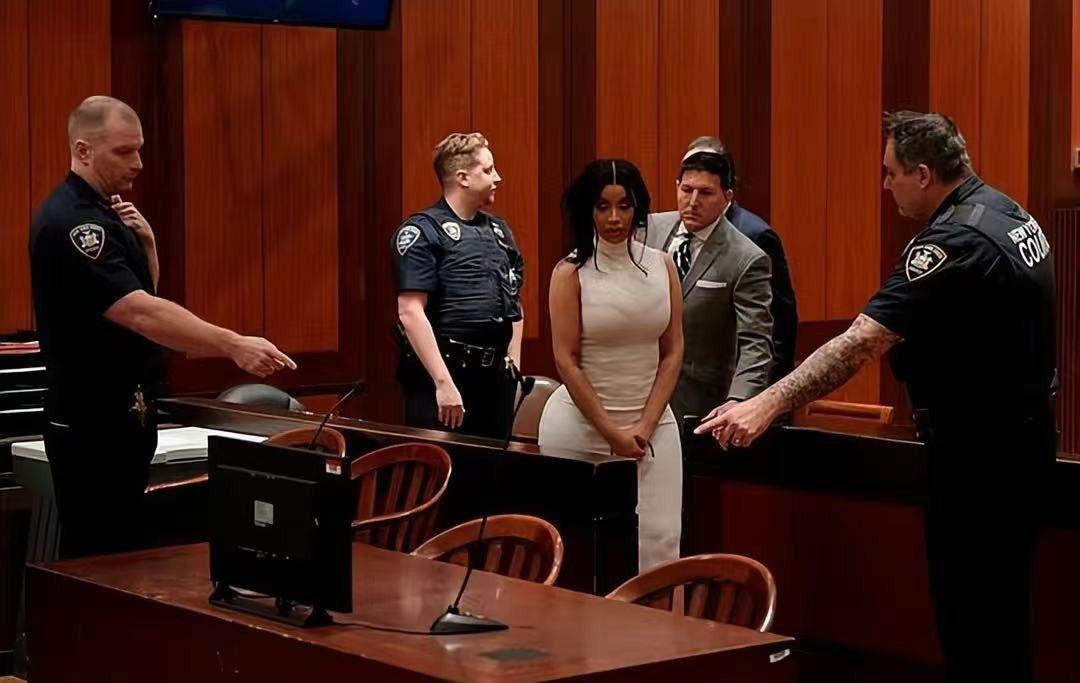 No lower limit! American actress Cardi B performed without underwear ...