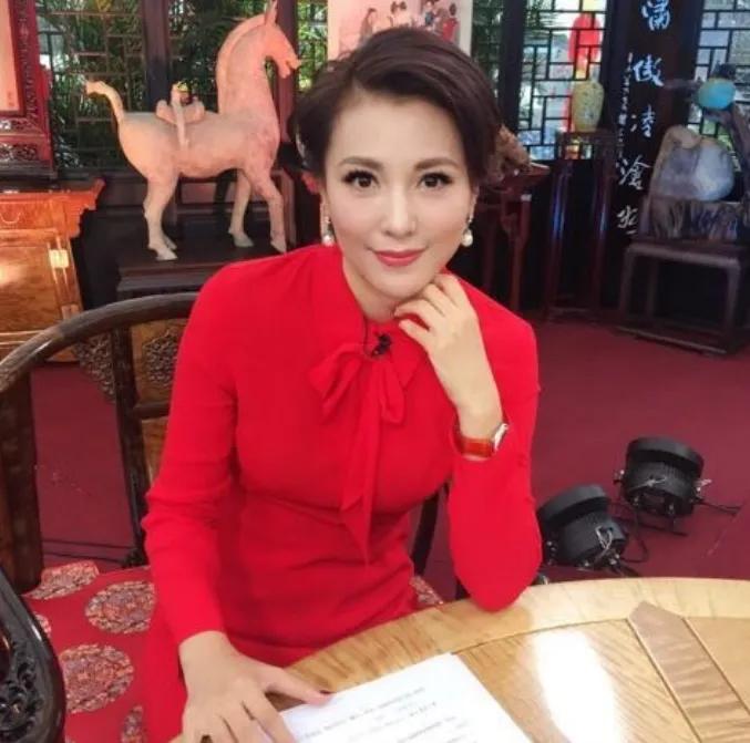 CCTV beauty Meng Tong - iNEWS