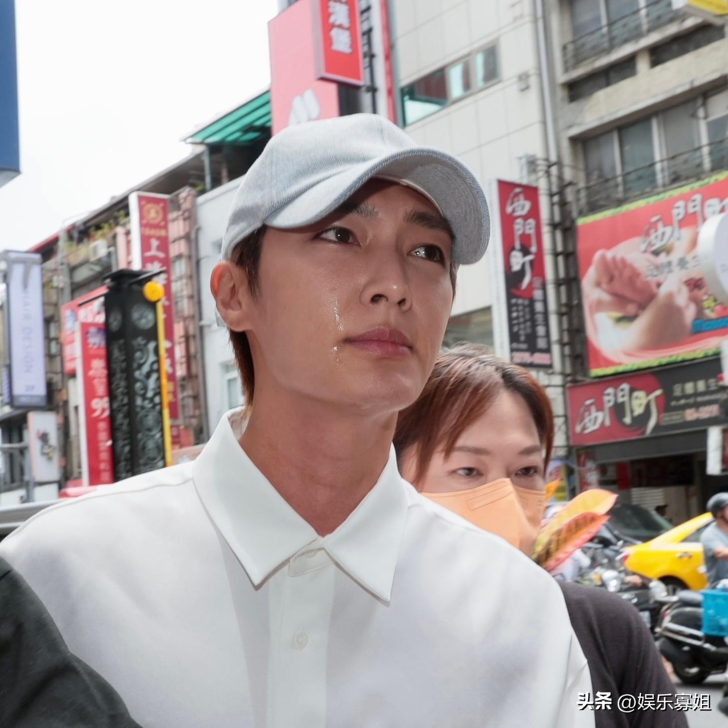 Aaron Yan bowed and apologized to Qiu Yaole, the victim bowed his head ...