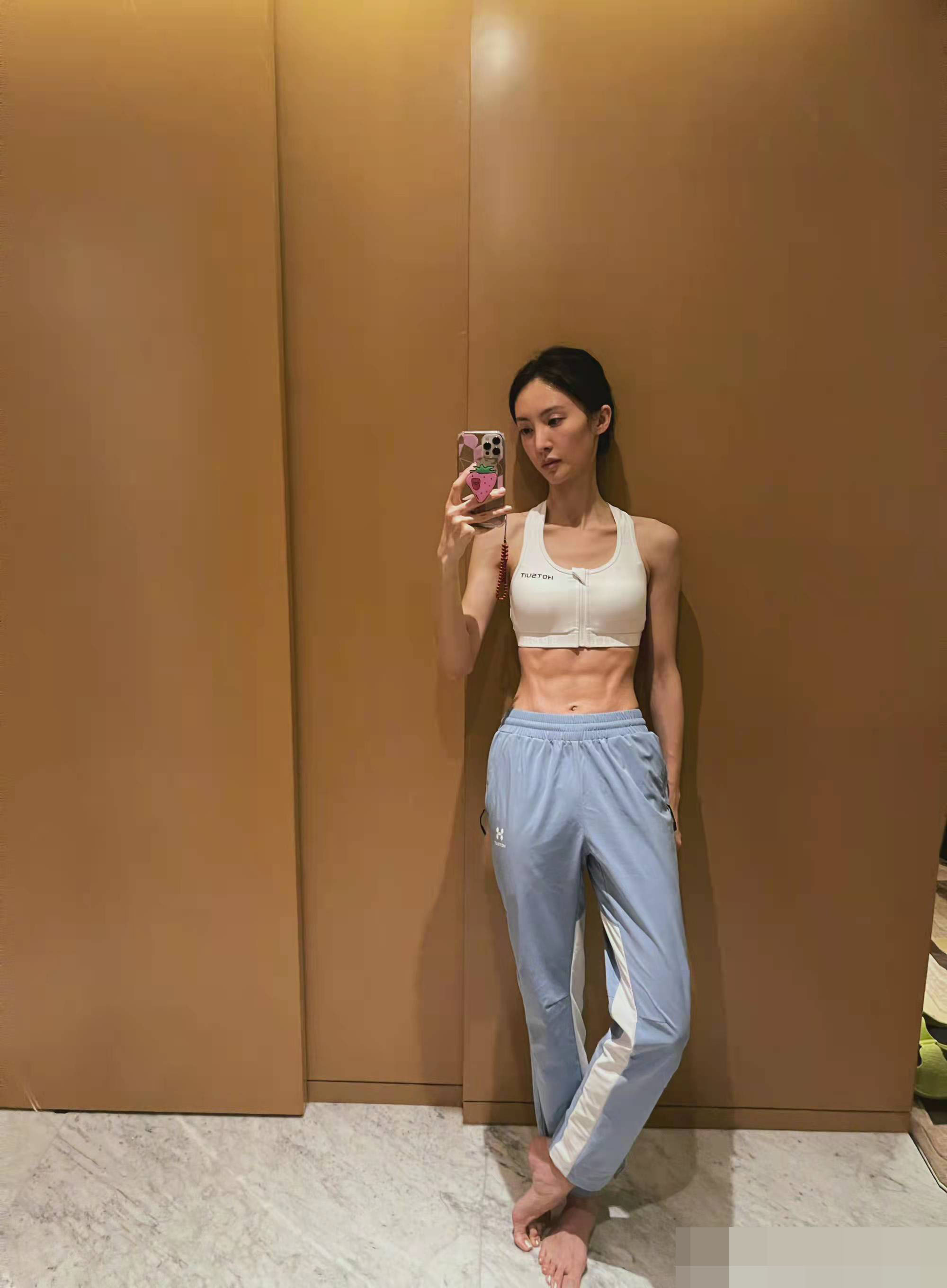 Jin Chen's abdominal muscles are too amazing, right?Although they are ...