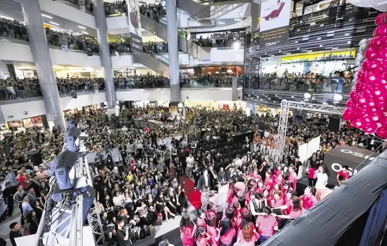 The 1995 Sampoong Department Store collapse in South Korea killed 502 ...