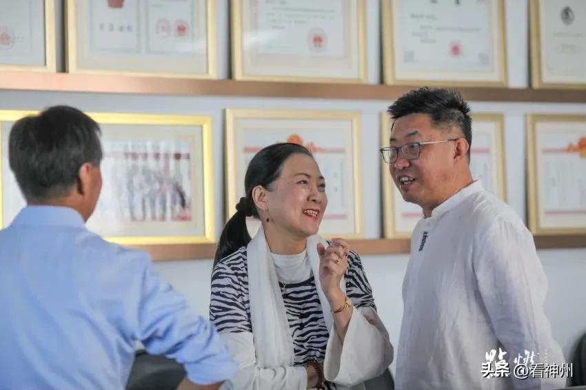 Artist Shen Danping meets scientist Zhang Heping - iNEWS