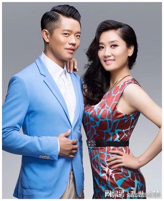 The variety show that Linghua and her five backup dancers are on is "Golden Melody Youth" - iNEWS