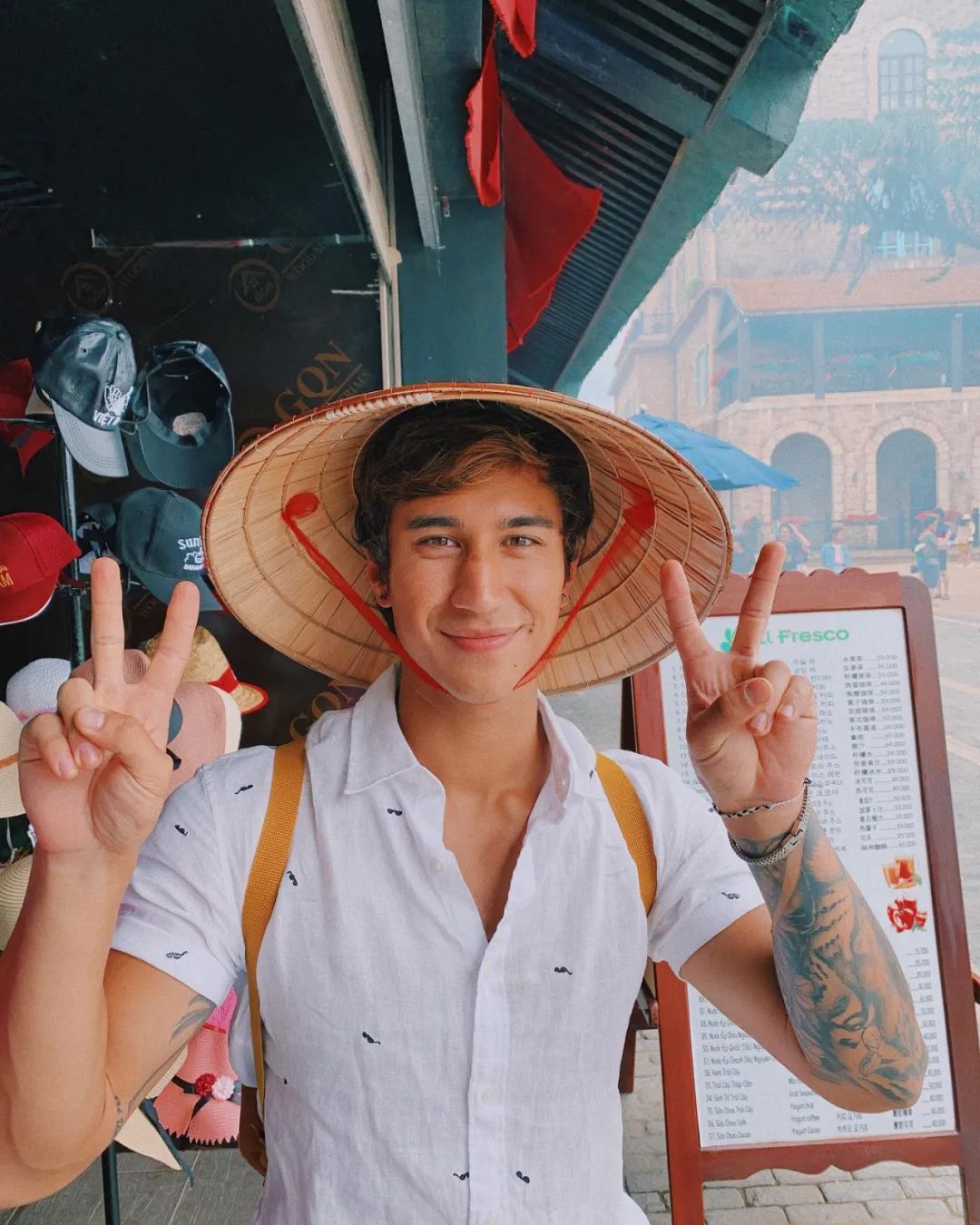 The Vietnamese mixed-race male Internet celebrity is actually a ...