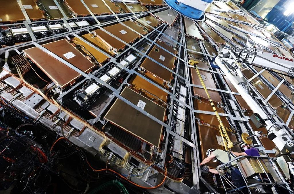 How to break the stagnant nightmare of particle physics? - iNEWS