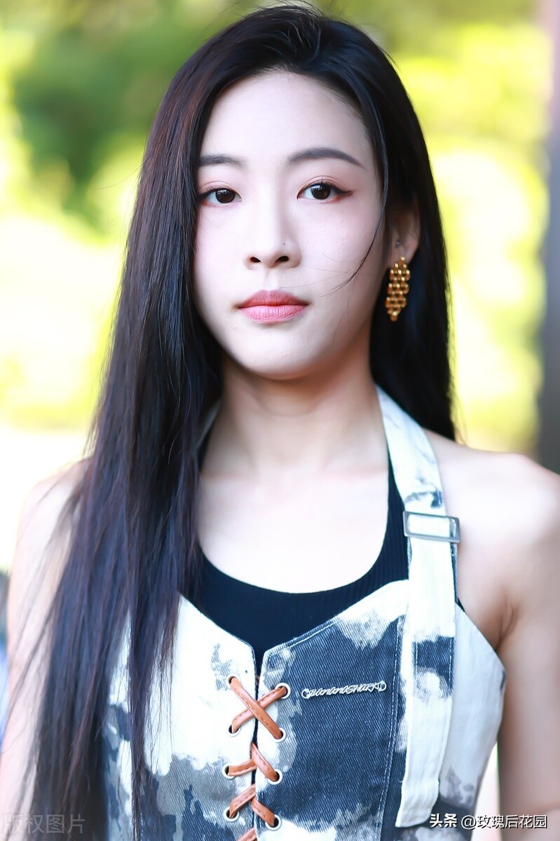 Sun Rui appeared, dressed in fashionable and casual clothes, with ...