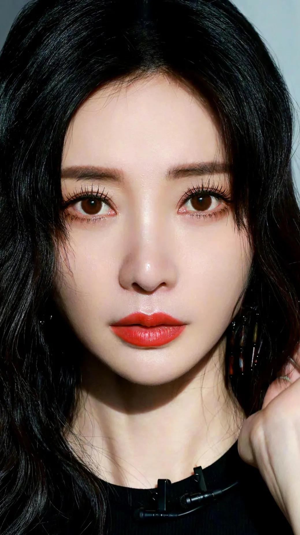 Liu Yan 230805 Exquisite Atlas Exquisite Charm - iNEWS