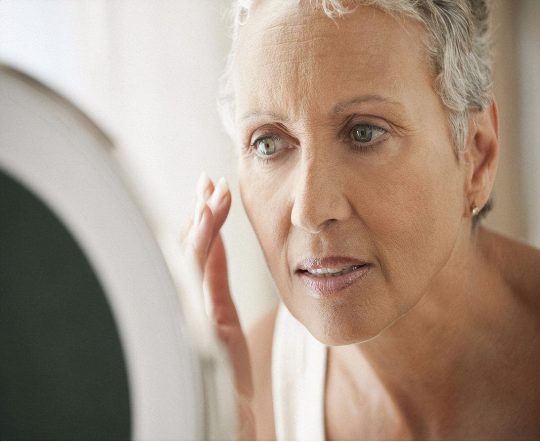 How does the smell of old age come from the elderly?Why don't young ...