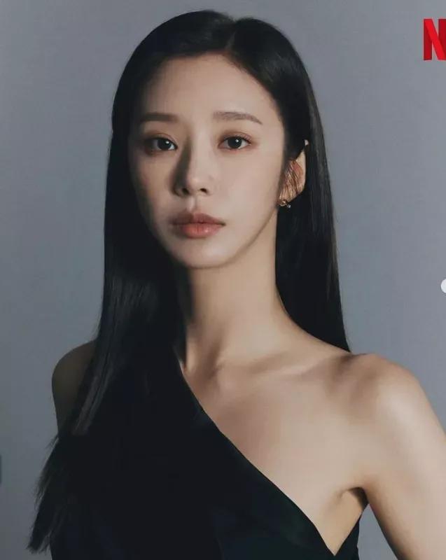 Korean beauty and beauty Li Zhuyi - iNEWS