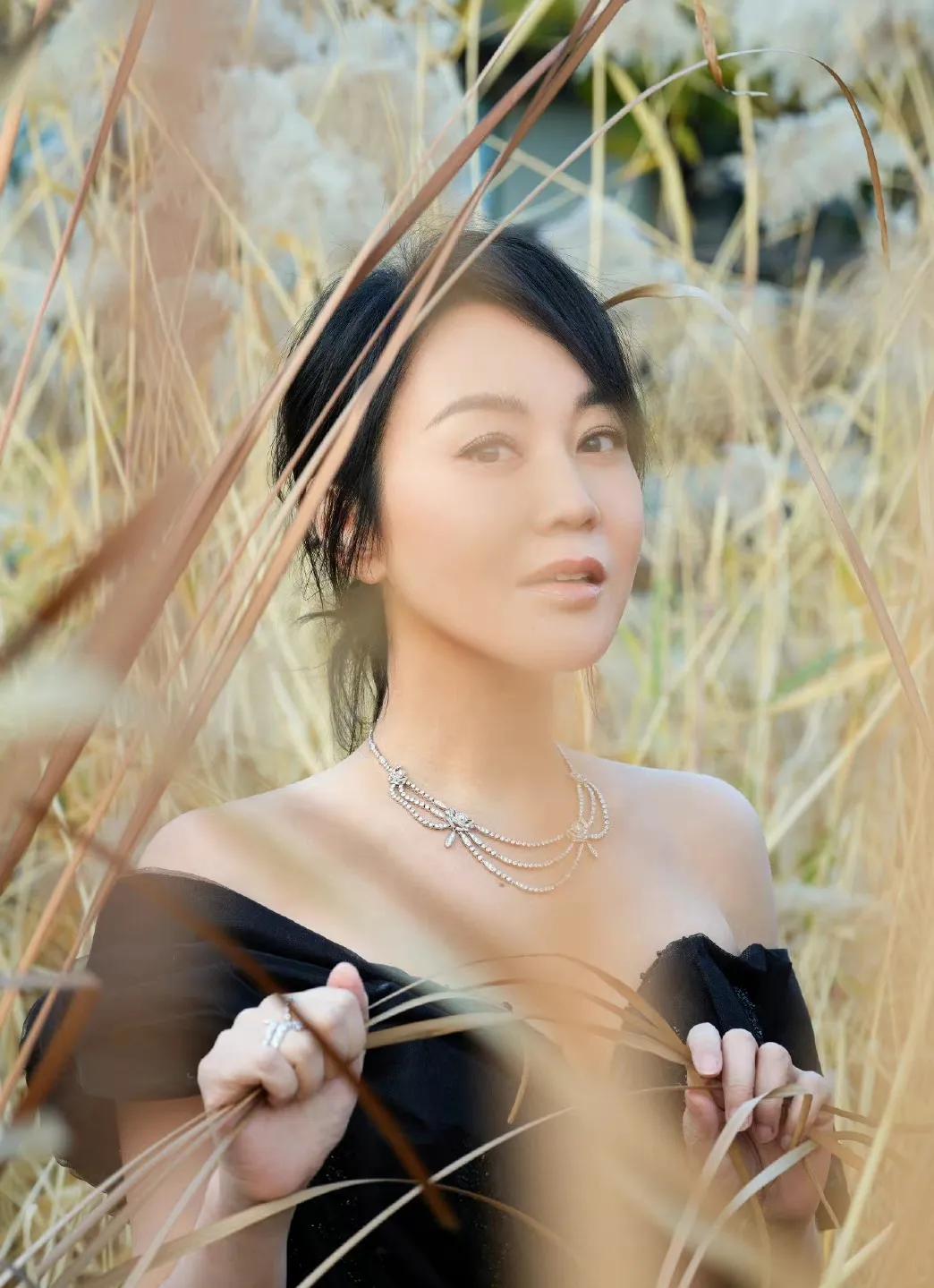 The charming and feminine Yan Ni - iNEWS