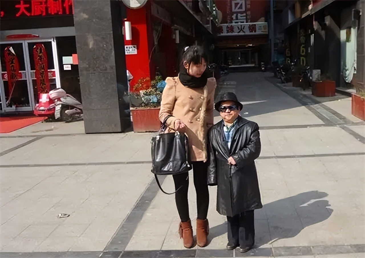 The 1.28-meter Chen Sanmu: Beipiao has become the "first dwarf star" in ...